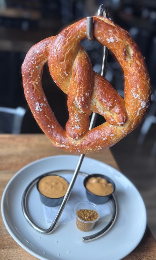 Riser Tavern on the Links - Riser Knotty Pretzel