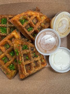 East National Avenue - Cheesy Spinach & Artichoke Dip & Chips