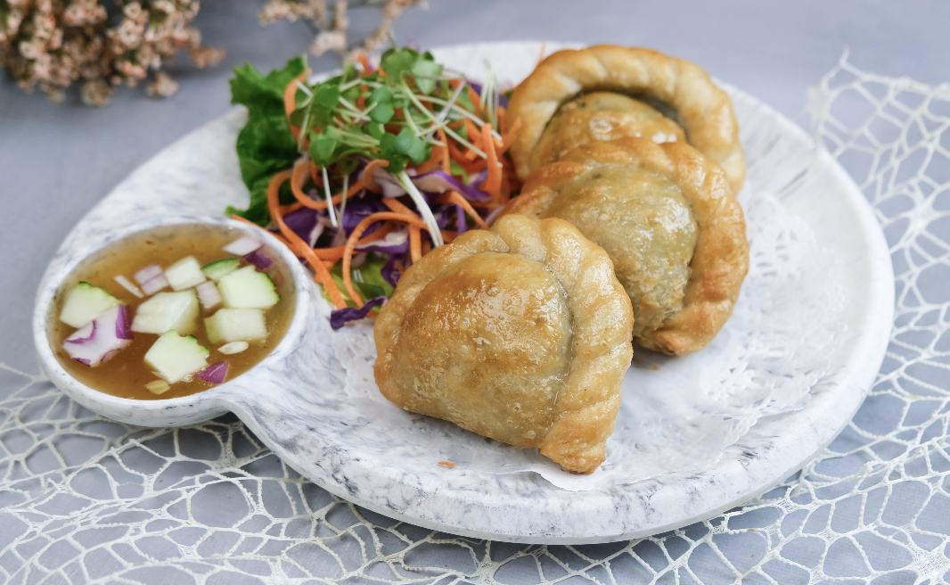 (A4) Spinach Curry Puff | Koon Thai kitchen