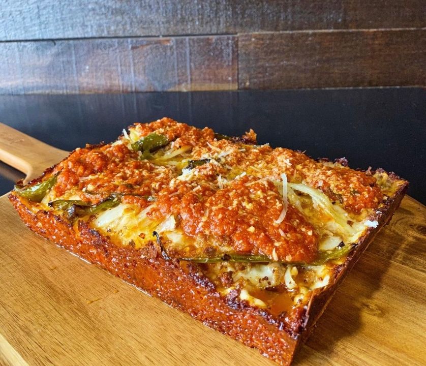 Crust Pizza - Morton - SMALL Round Pizza & 5 Wing Special