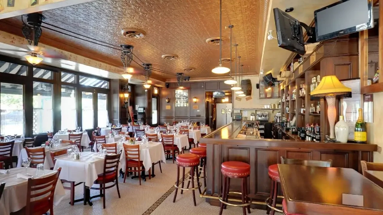 French Bistro & Wine Bar in Chicago, IL