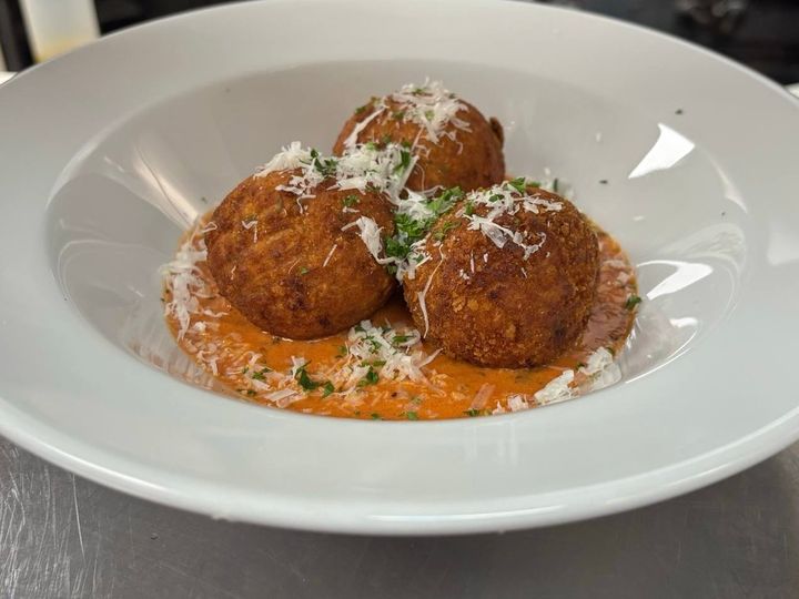 Windsor Station Restaurant & Barroom - CARAMEL PECAN ICE CREAM