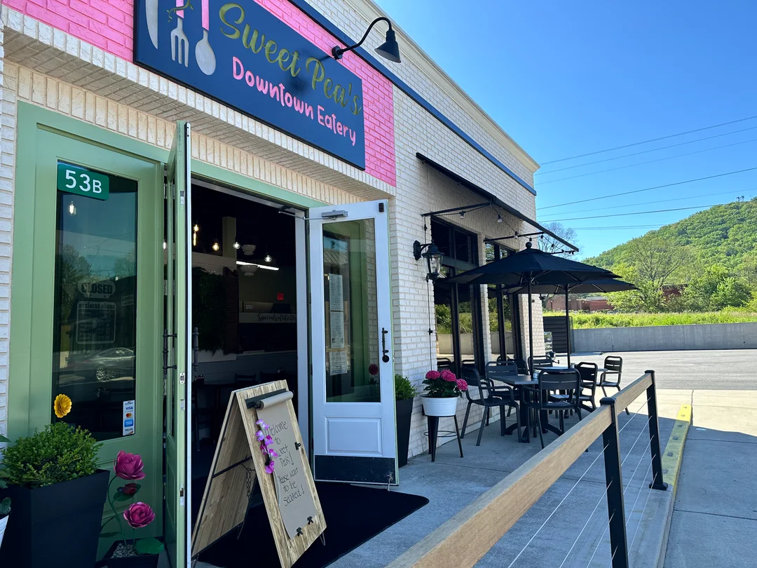 Breakfast and lunch restaurant in Blairsville, Georgia!