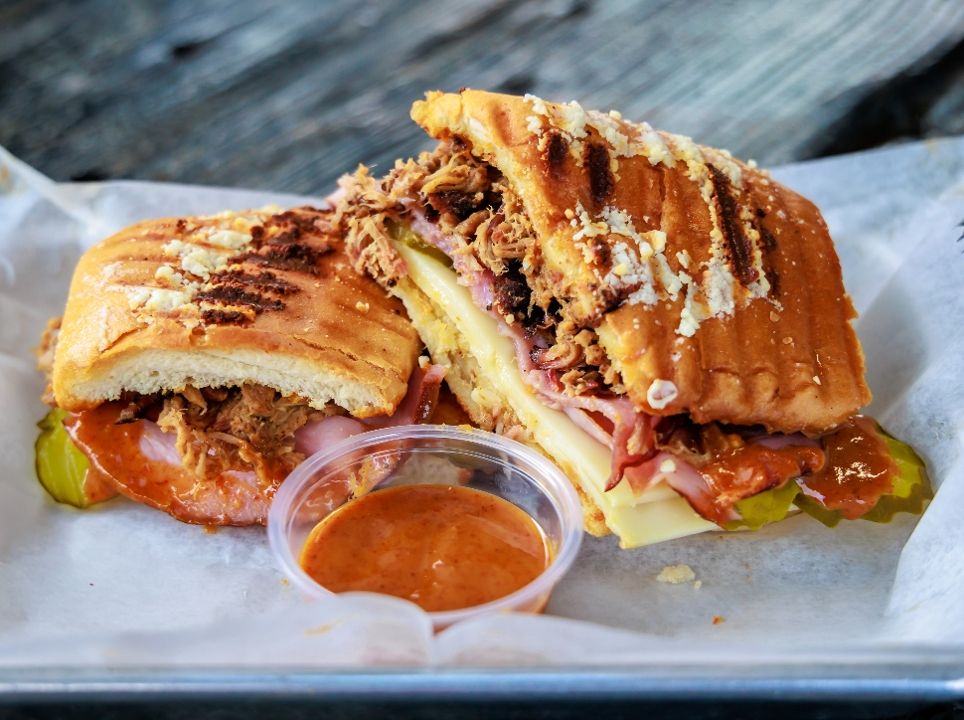 Pulled BBQ Food Truck Omaha Trucks & Taps, Patio - MOOcRib Sammich