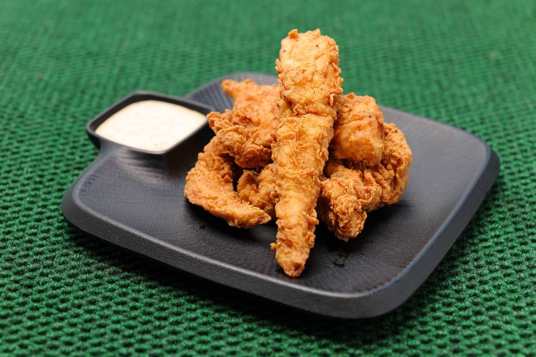 Greenie's Golf Lounge 4595 New York 31 - mottz bomb sammy