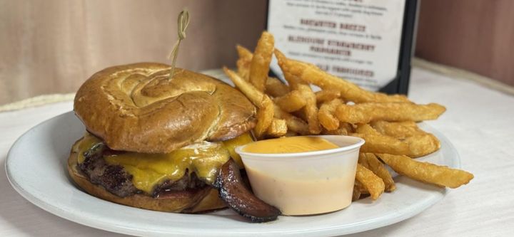 Pretzel Pub Burger | Buddy Brewsters