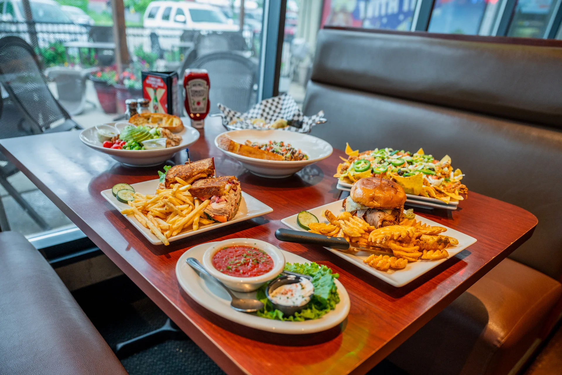 Sak's Sports Bar - Pub Eats & Sports in Vadnais Heights, MN