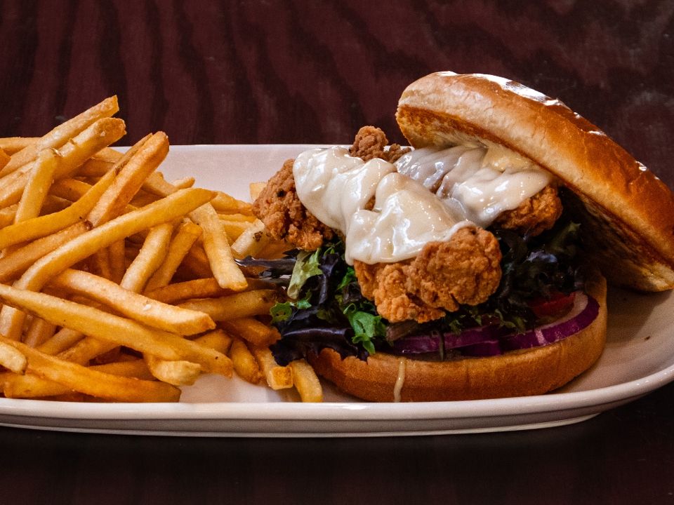 Smoky's Crispy Chicken Sandwich | Smoky Mountain Pizza
