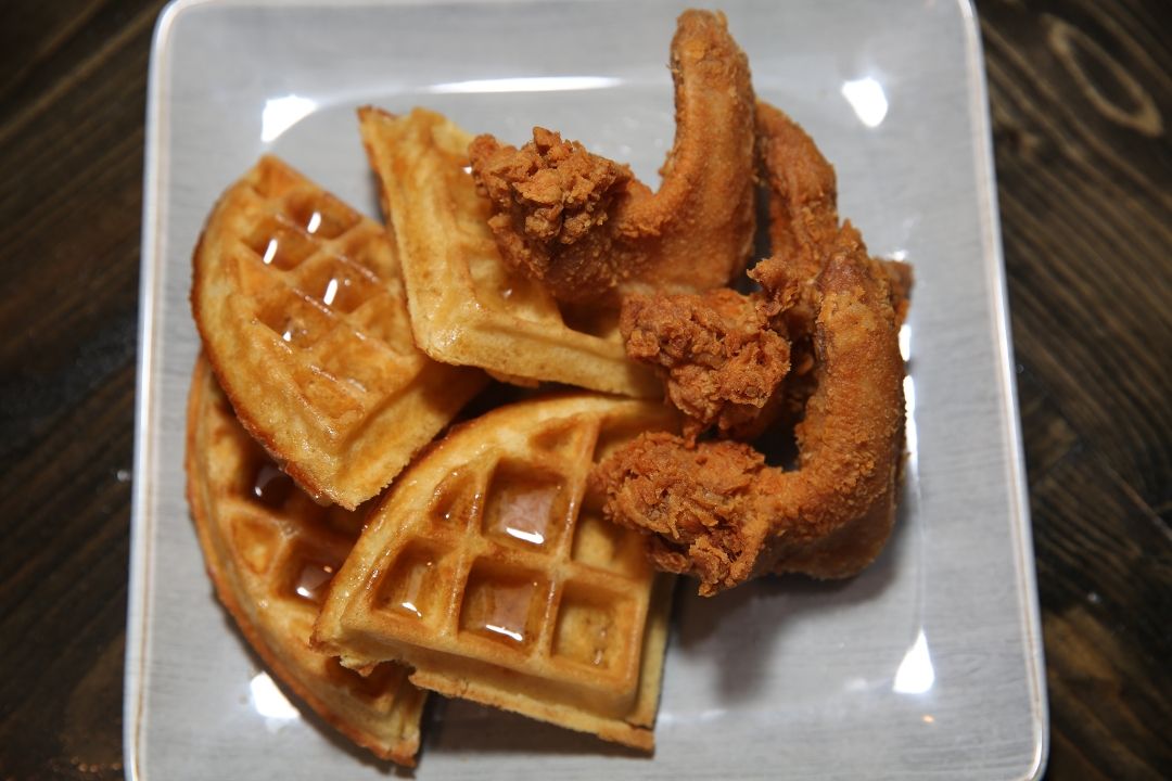 Sam Sylk's Broadway 6140 Broadway Avenue - 5 PC Fish and 10 Wings