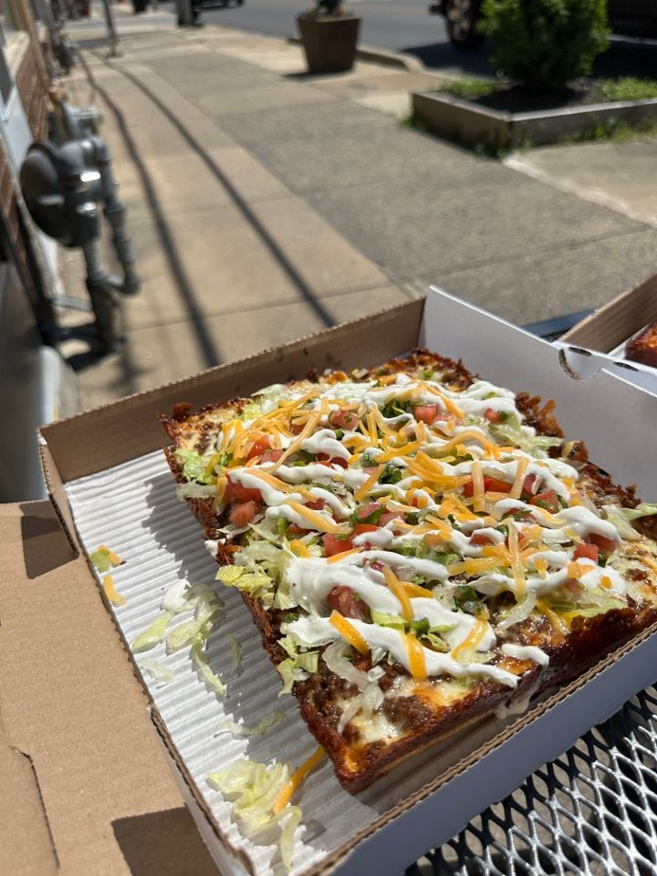 Crust Pizza - Morton - SMALL Round Pizza & 5 Wing Special