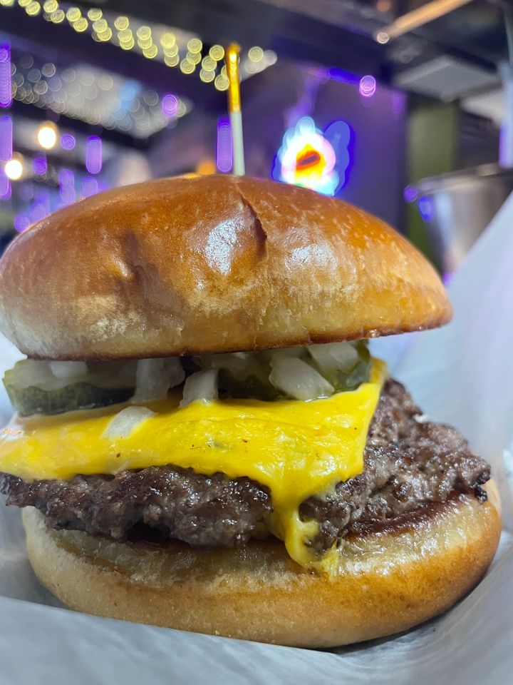 Burger Paradox - Bronco Billy