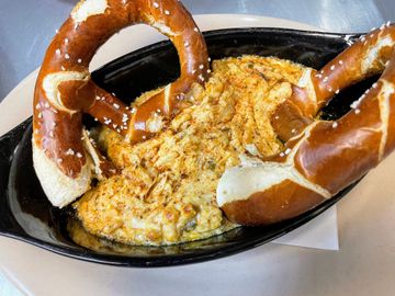 DUNKIRK - Crunchy Crab Dip Burger