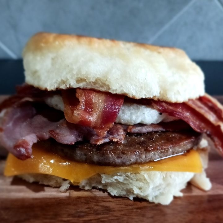 Mad Mac's Sandwich Shop - Bacon Lettuce Tomato Sandwich