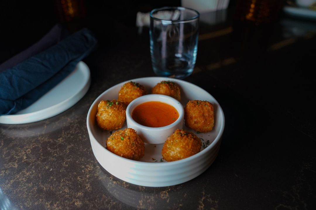 1905 Mount Vernon Avenue - High Noon