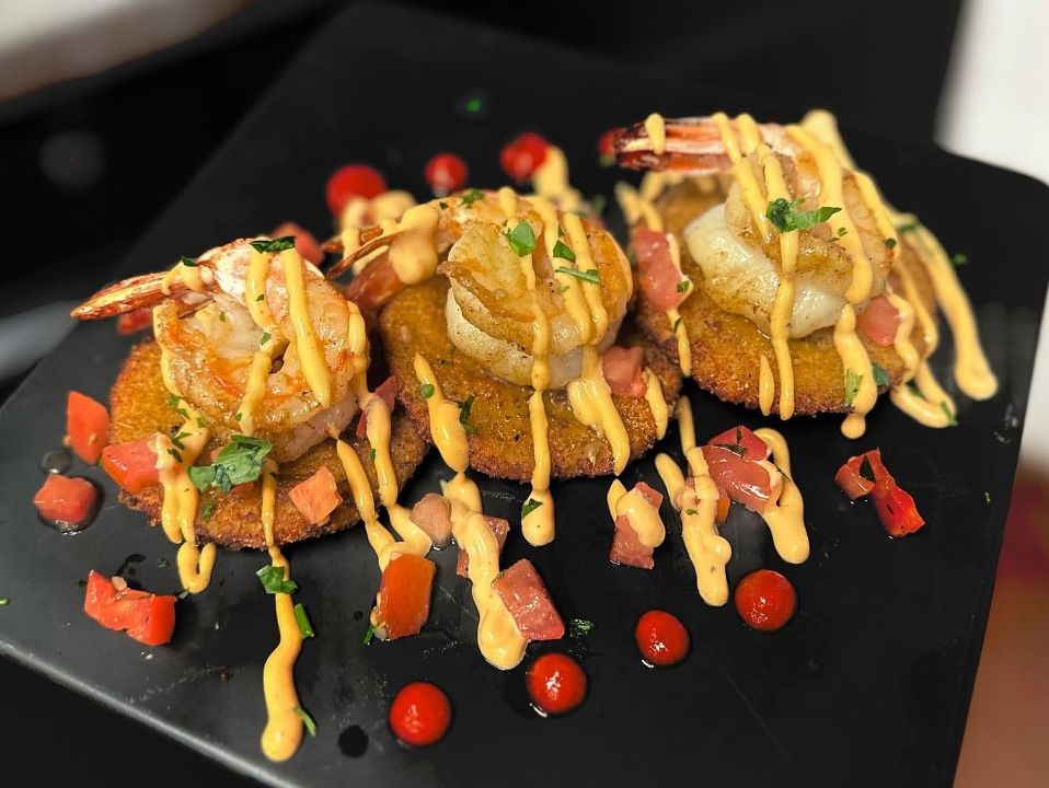 Tutto Fresco Restaurant - Grilled Salmon & Asparagus Salad