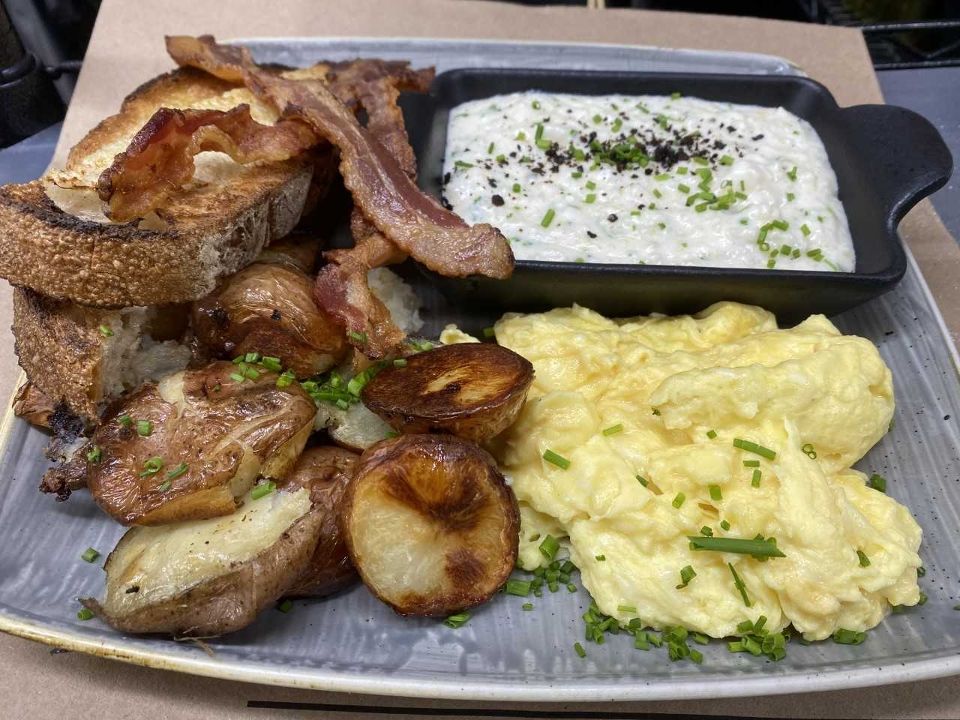 Farmers Daughter - Sudbury - Crispy Chicken Caesar Benny