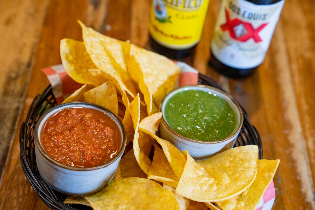 La Mexicana Taco Bar Wilton - Chips and salsa*
