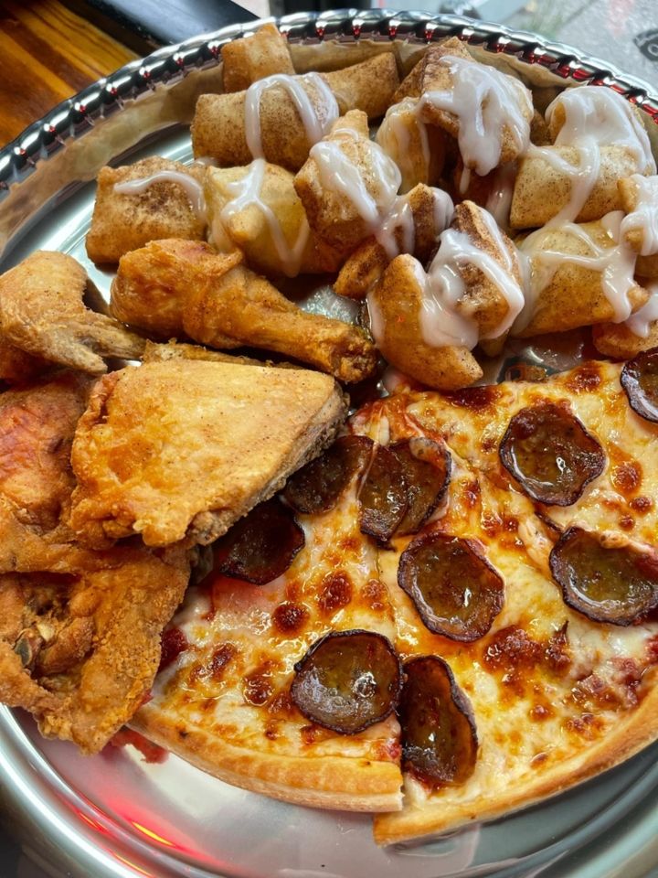 Twisted Tomato Pizzeria Cuyahoga Falls - Small Cheese Pizza (Build Your ...