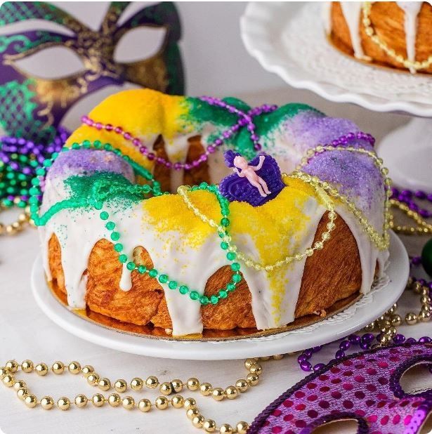 Kirby - Cinnamon Swirl King Cake, 8-inch