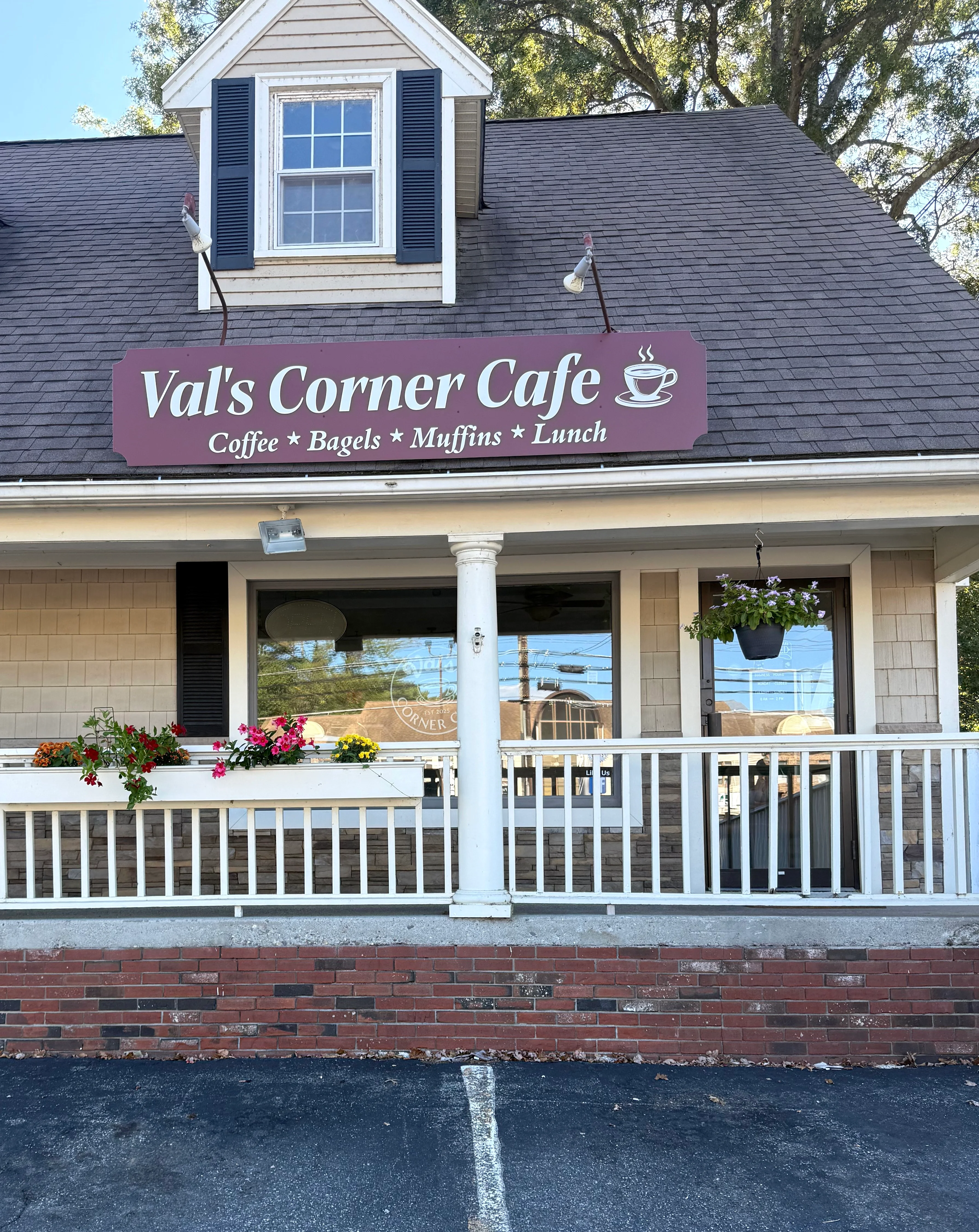 Val's Corner Cafe | Cozy Cafe & Bistro in Grafton