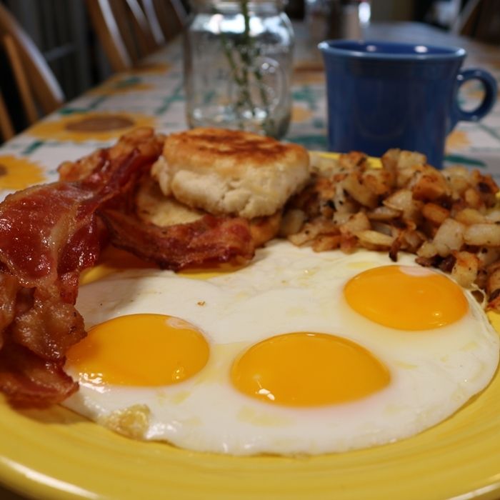 Geraldine's Kitchen - Biscuits & Gravy