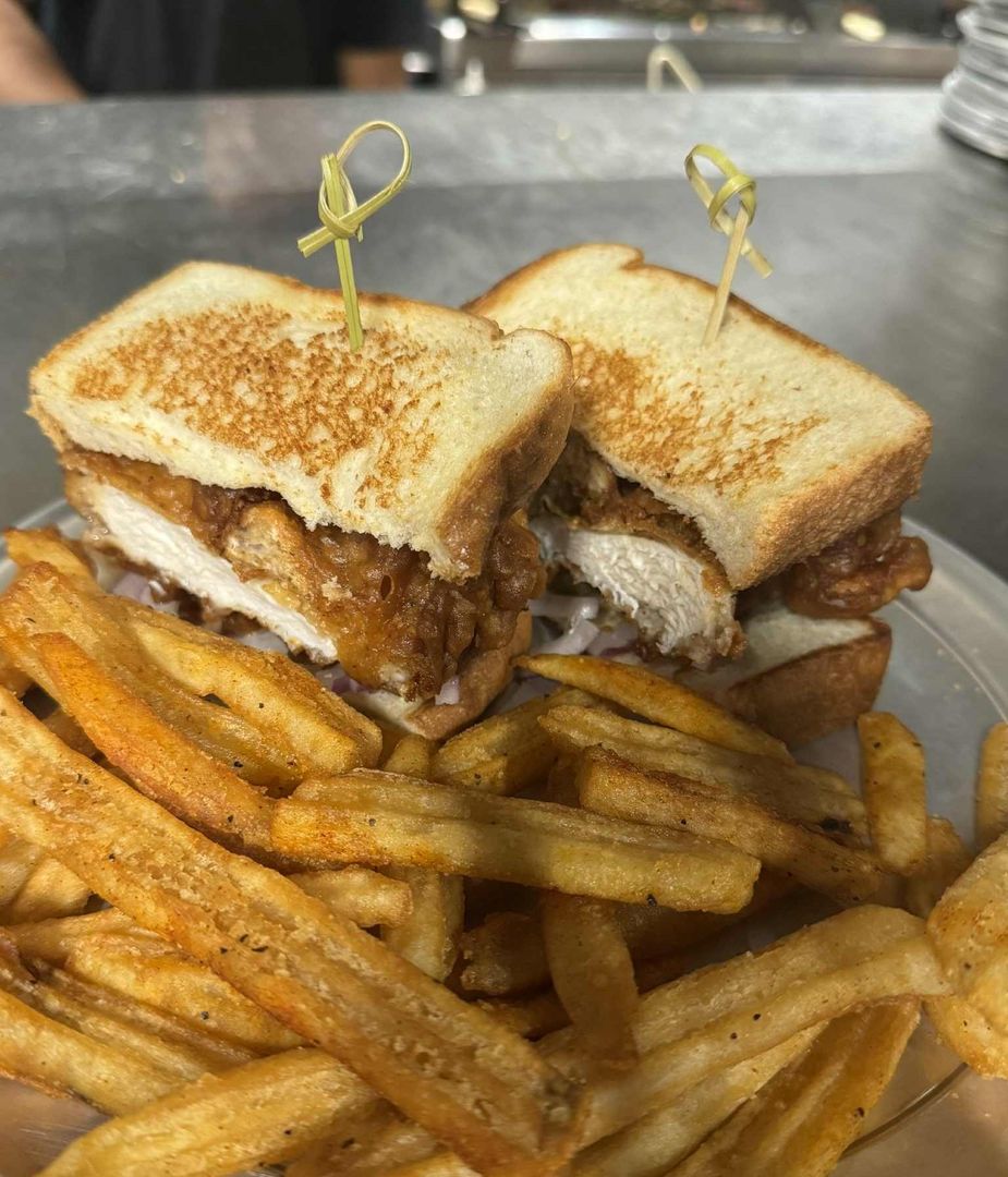 Dunks Bar & Grill 510 Chicago Avenue | Toast