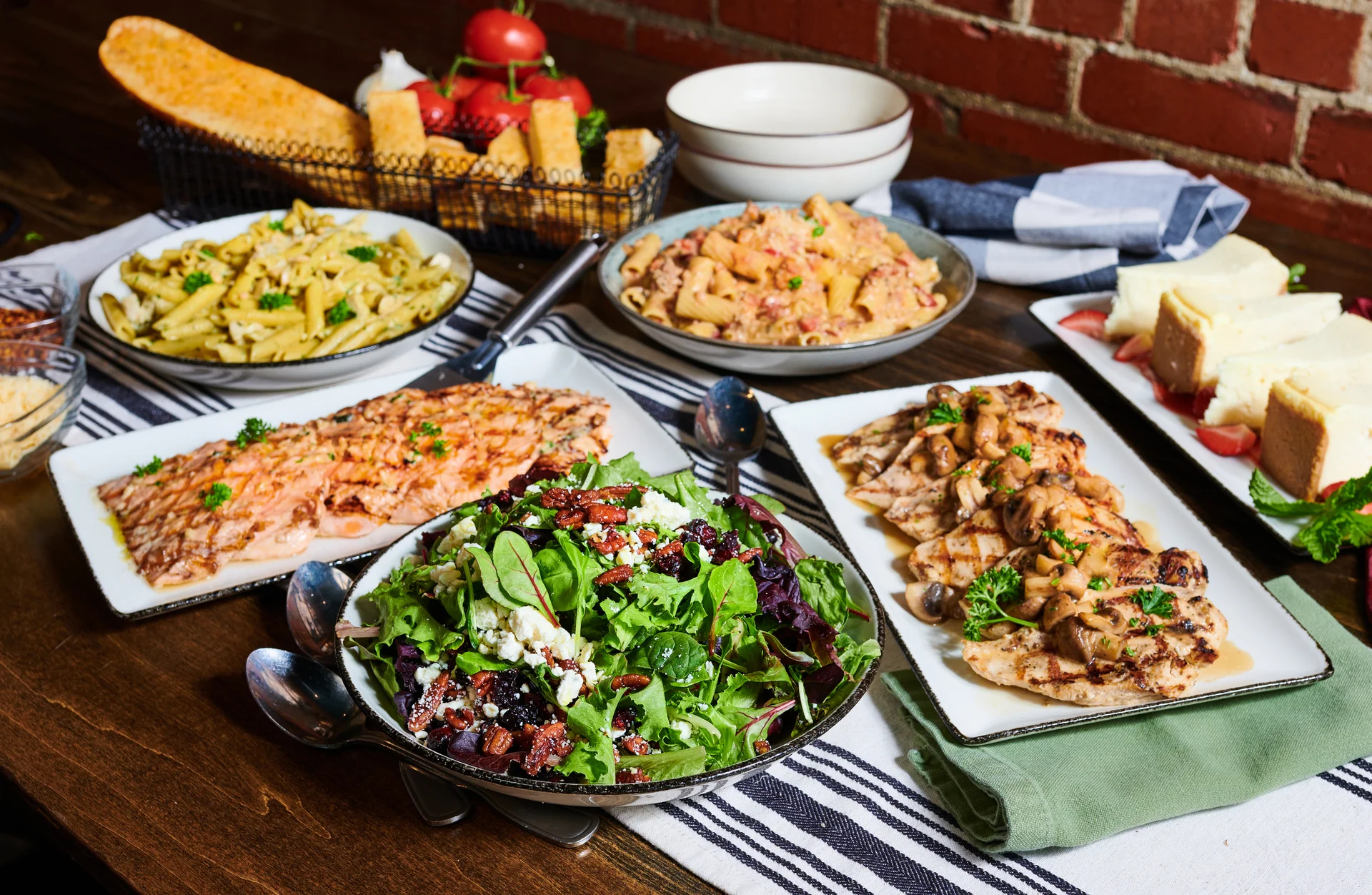 649 Main St - Grilled Salmon Salad