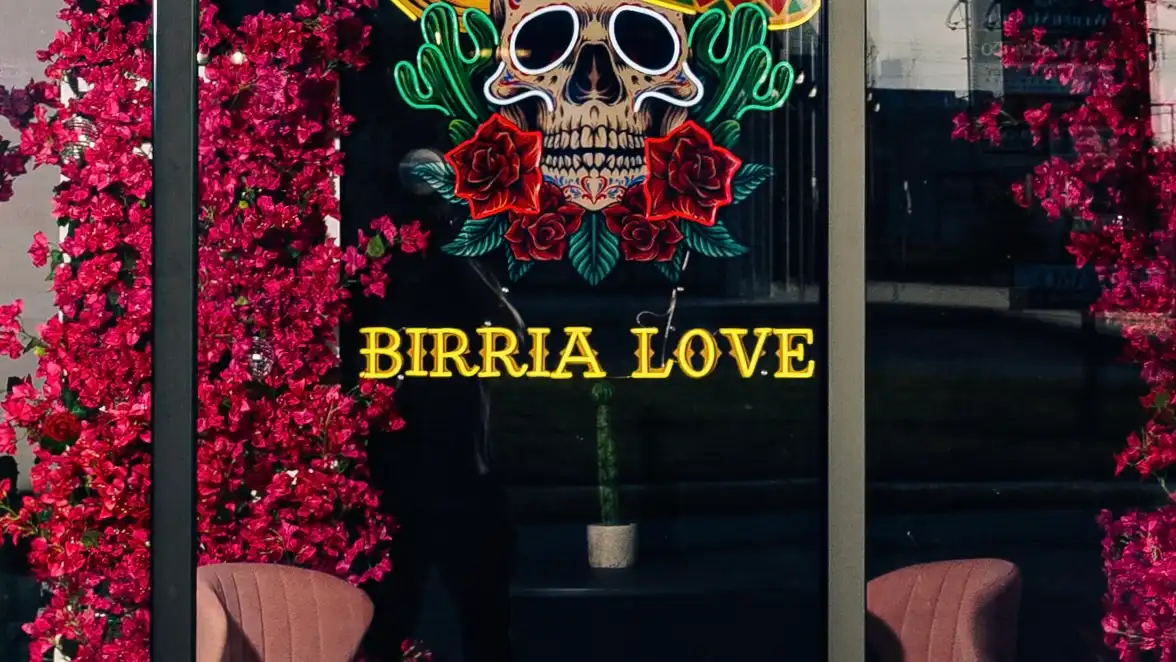 Birria Love - Surf & Birria PIZZA