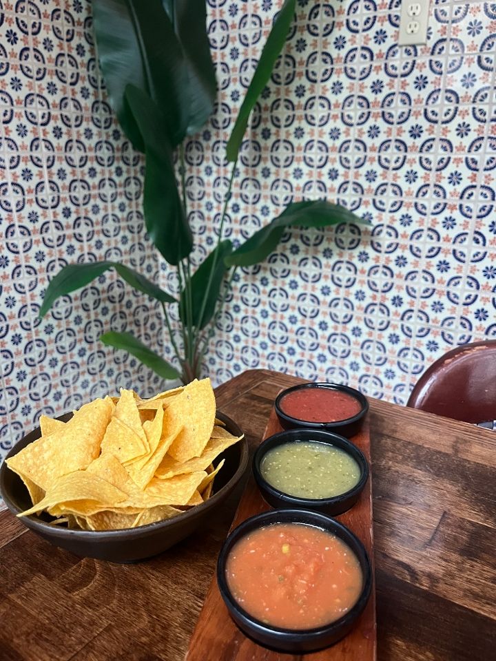 Poquitos Capitol Hill - Tinga de Res ( ropa vieja )Tostadas