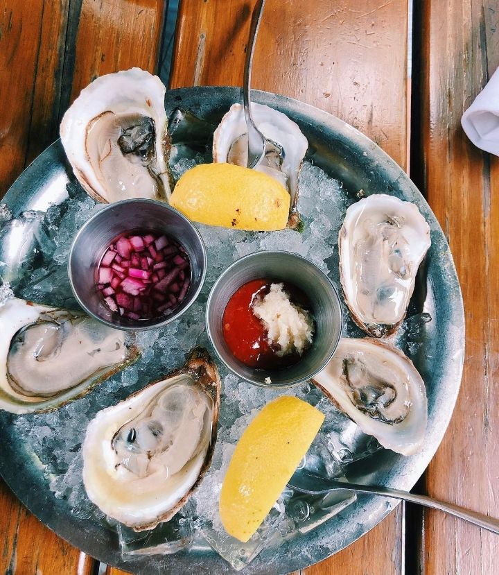 Hank's Dupont Circle - Oysters & Caviar