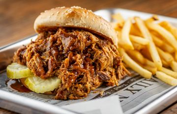 Steamers BBQ Dogs & Beer - L-Tossed Salad