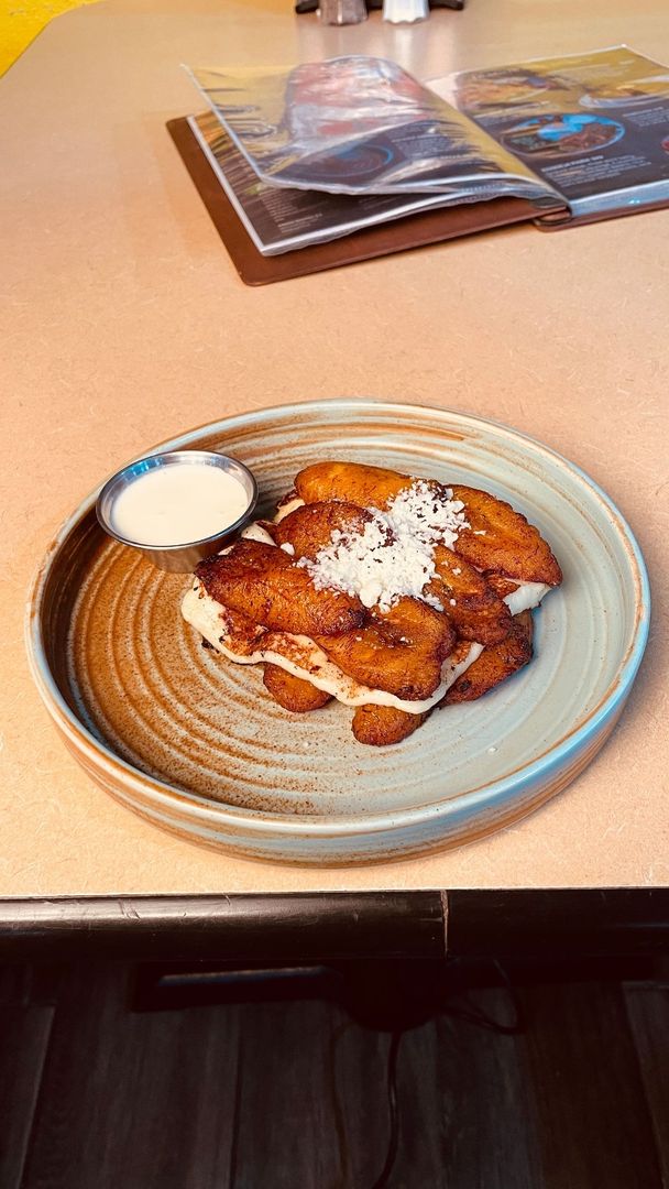 4723 Common Street - Juan Valerio (platano verde bolas)