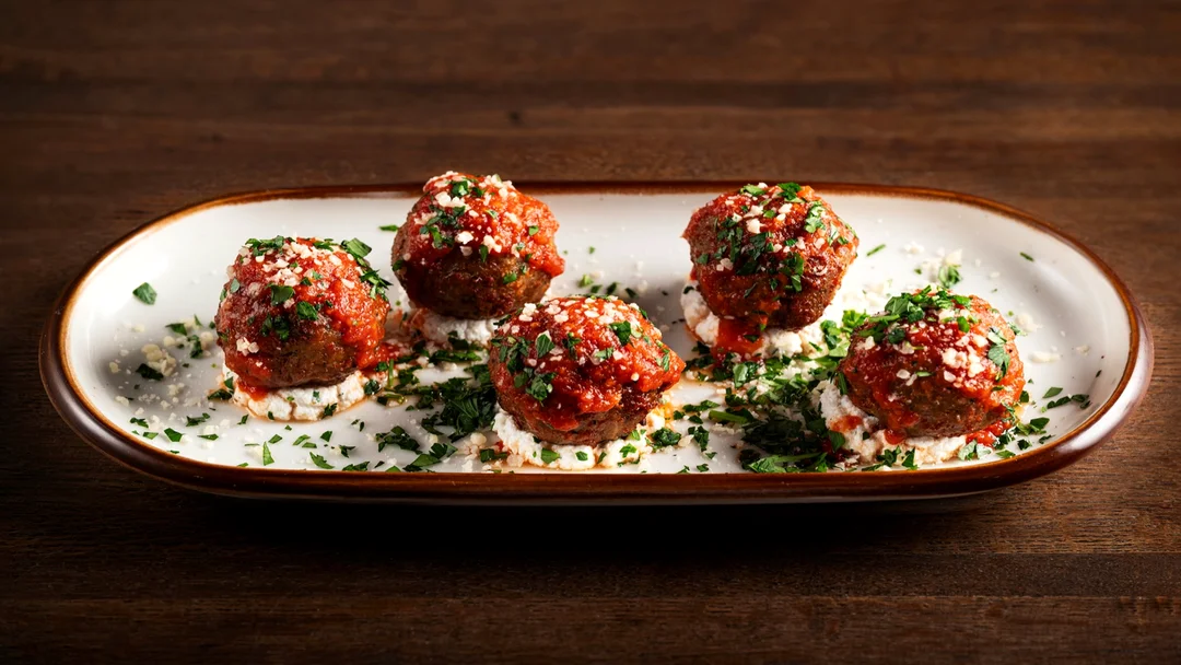 MISTER V’s PIZZA BAR - Dom’s Italian Chop