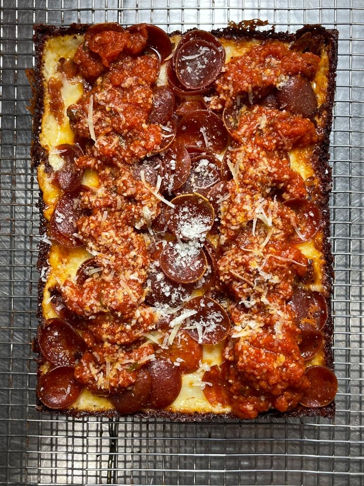 Crust Pizza - Morton - SMALL Round Pizza & 5 Wing Special