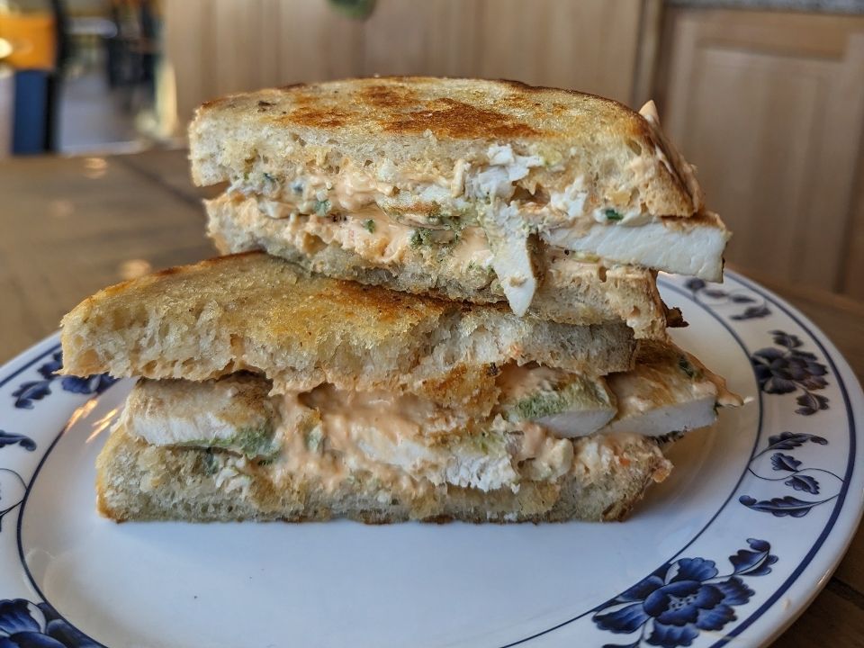 Earth's Harvest Kitchen & Juicery | Toast