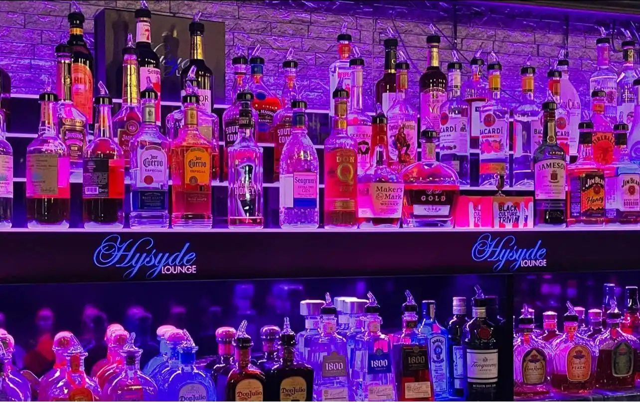 Hysyde Lounge - 8 Wing Dings