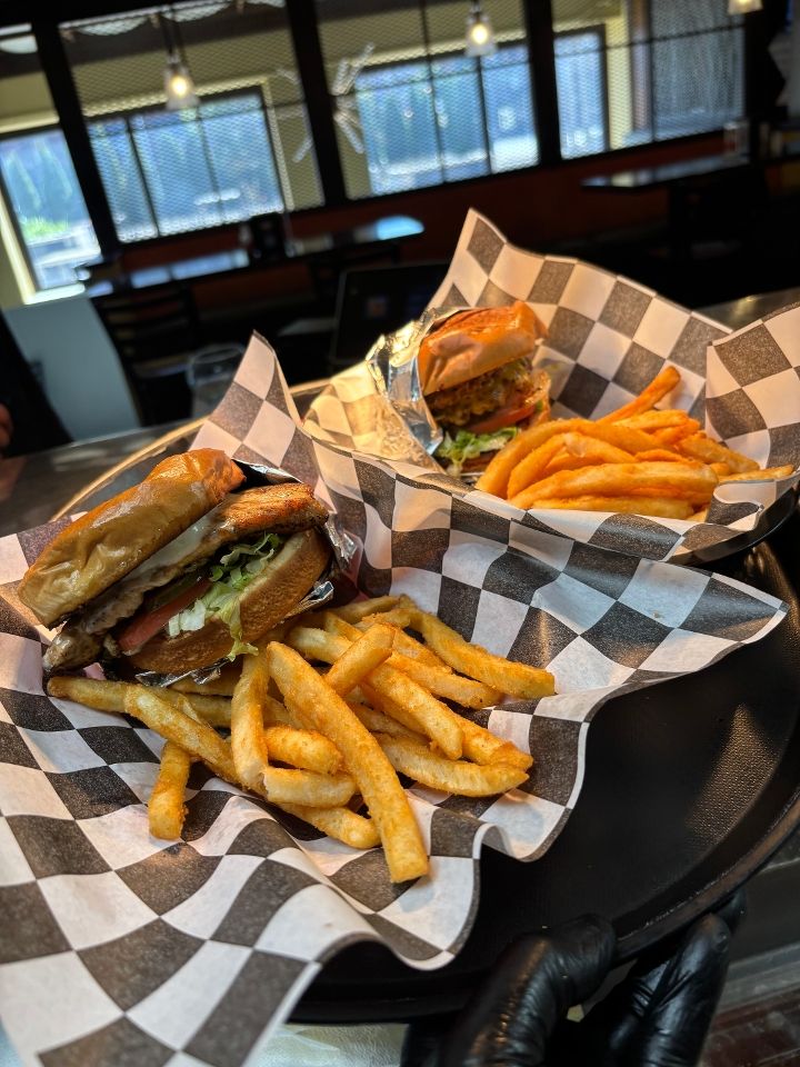 Starvin Marvin's Pub Starvin Marvin Pub - Burger & Beer