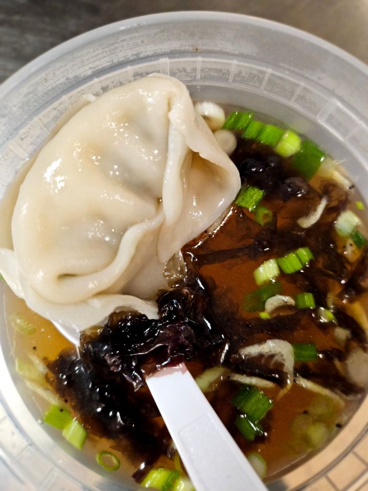 Pork Wonton Soup (contains shellfish) 豬肉餛飩湯 | Dumpling District