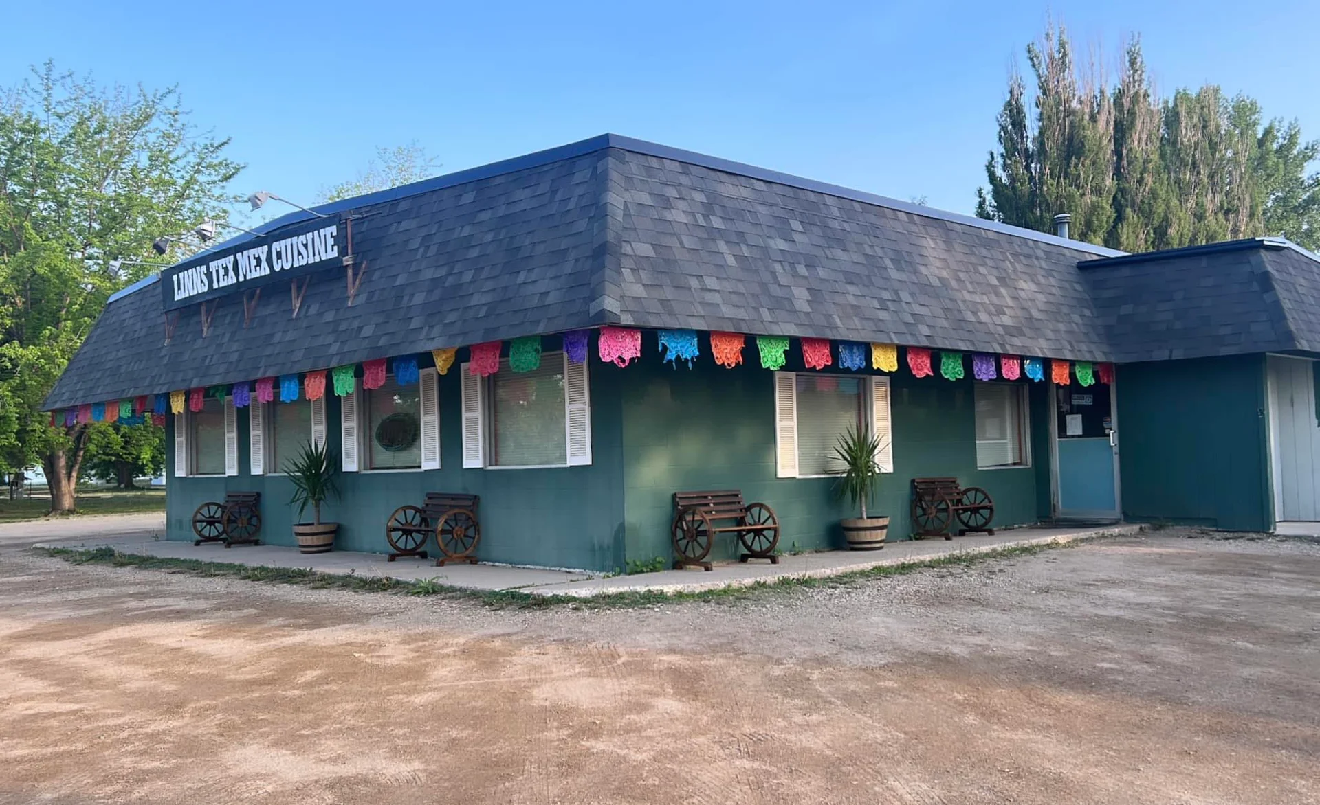 Linn's Tex Mex Cuisine - Coffee & Almond Long John