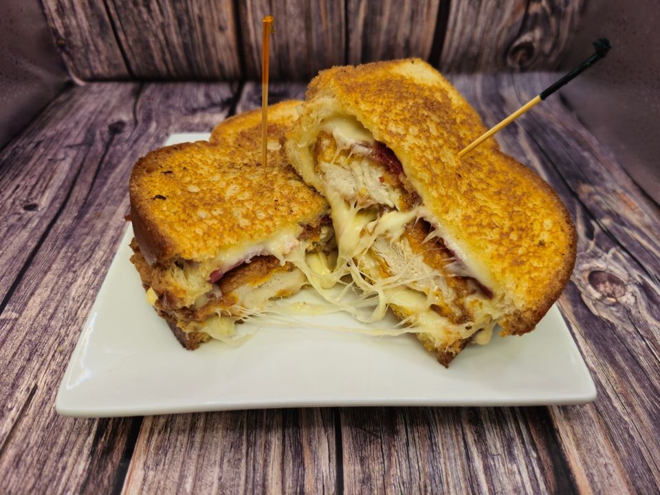 THE MAV GRILL | Toast