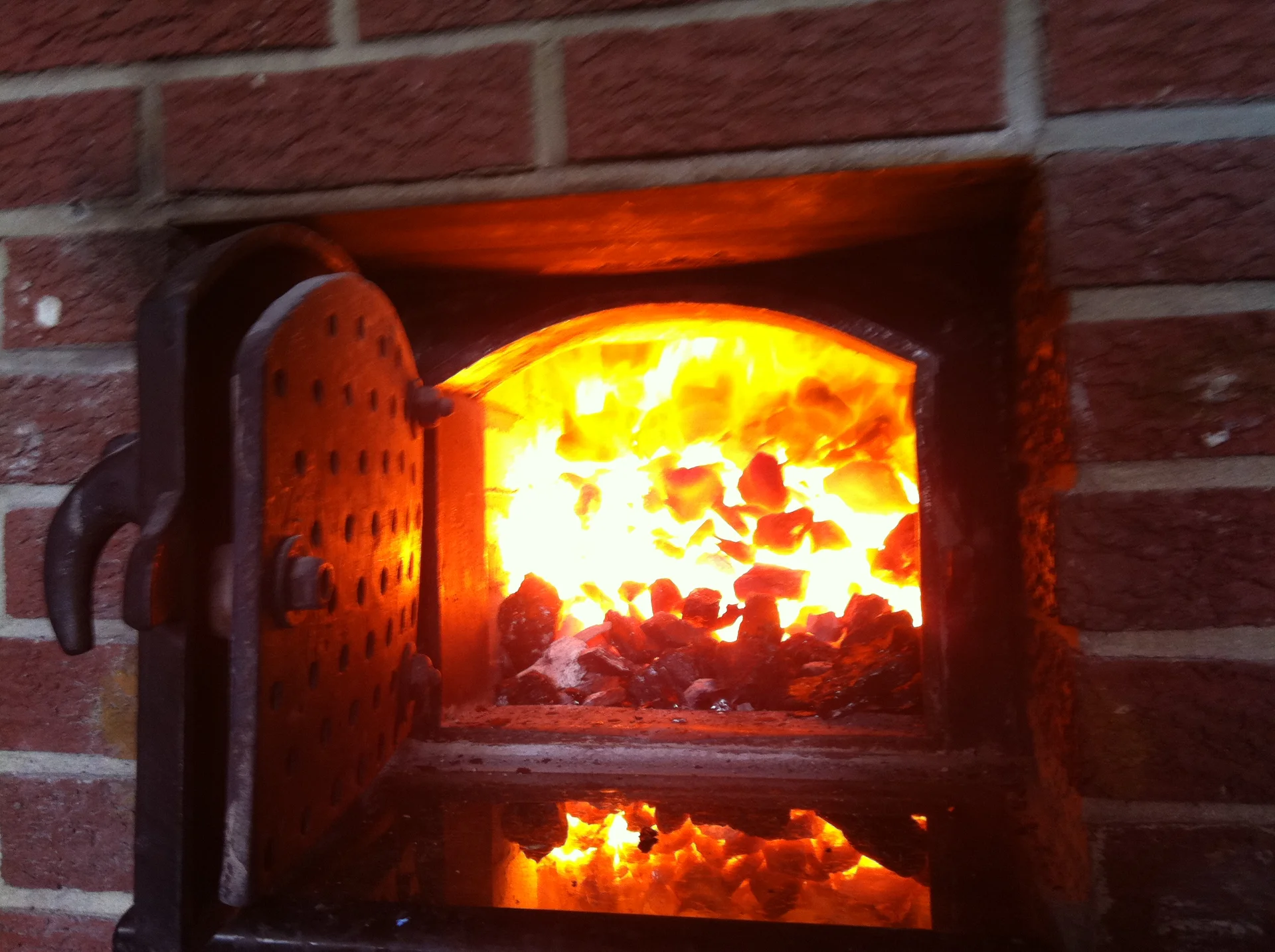 DEL PONTE'S COAL FIRED PIZZA