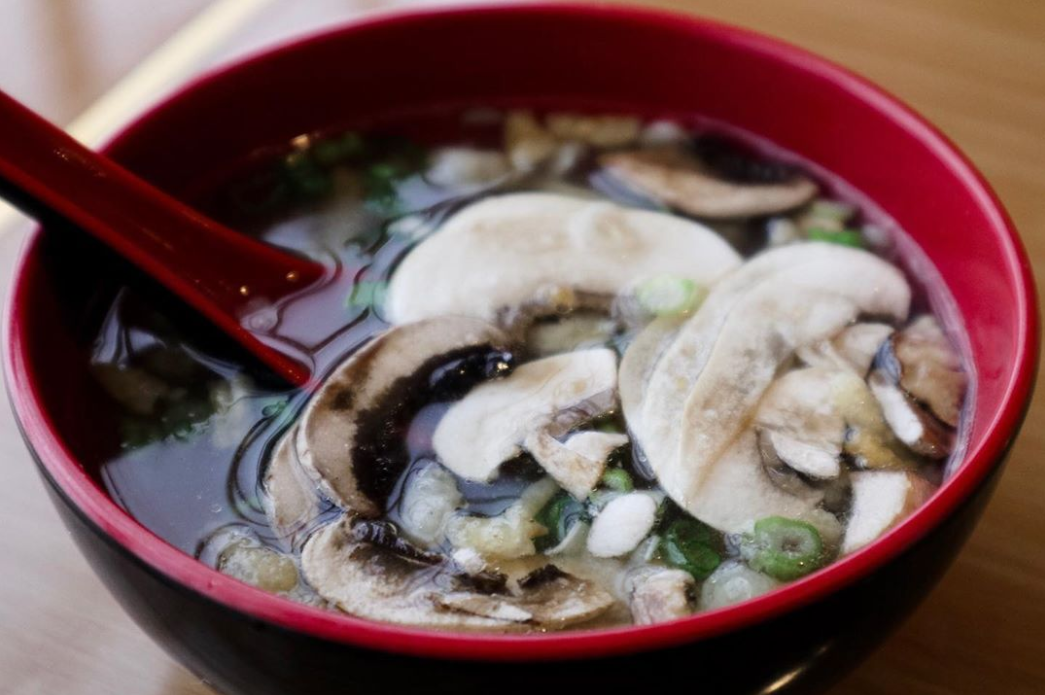 Mahzu East Windsor - Aqua Panna Still Water 750 ml