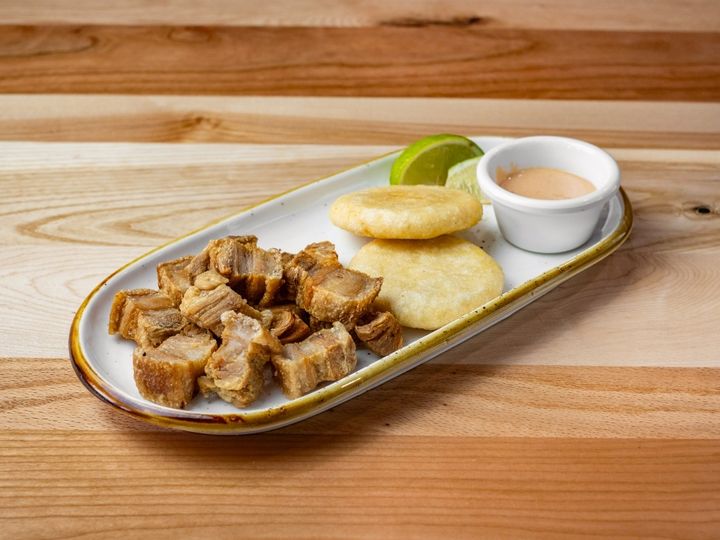 4723 Common Street - Juan Valerio (platano verde bolas)