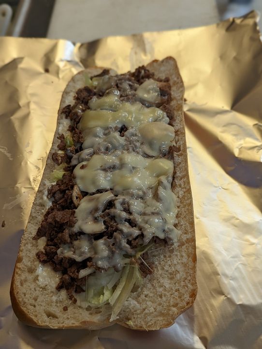 Vince's New York Pizza - Cheeseburger sandwich with fries