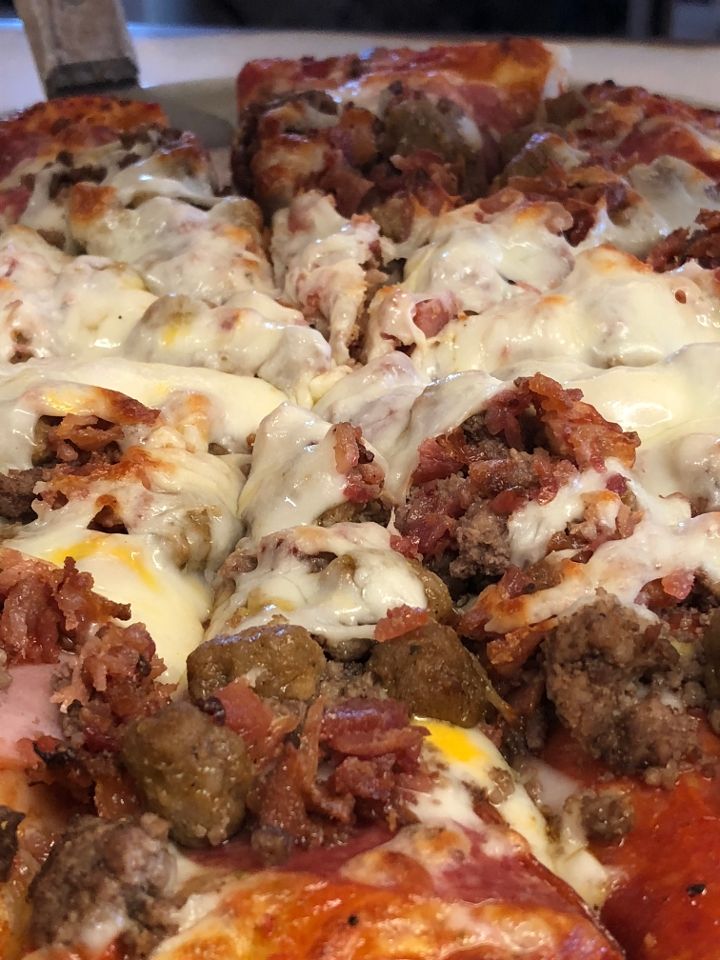 Geno’s Pizza And Burgers - Deluxe Cheese Burger
