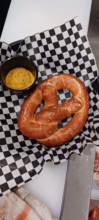 Andy's Crafthouse - Revolver