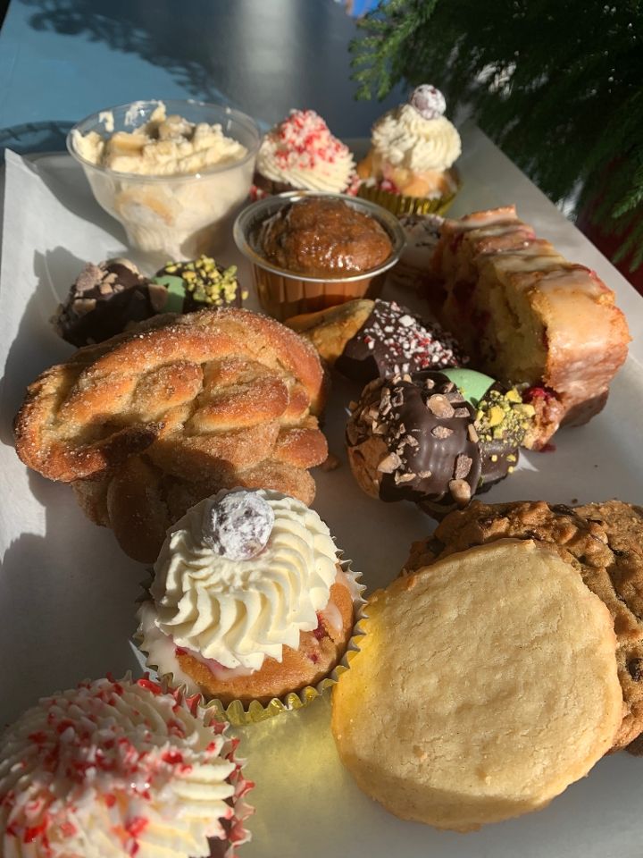 BouNom Café & Bakery - banana pudding