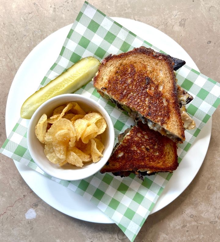 5433 Laurel Street - Sprite