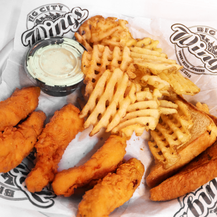 Big City Wings Houston - MARQ*E MARQ*E - BBQ Chicken Chopped Salad