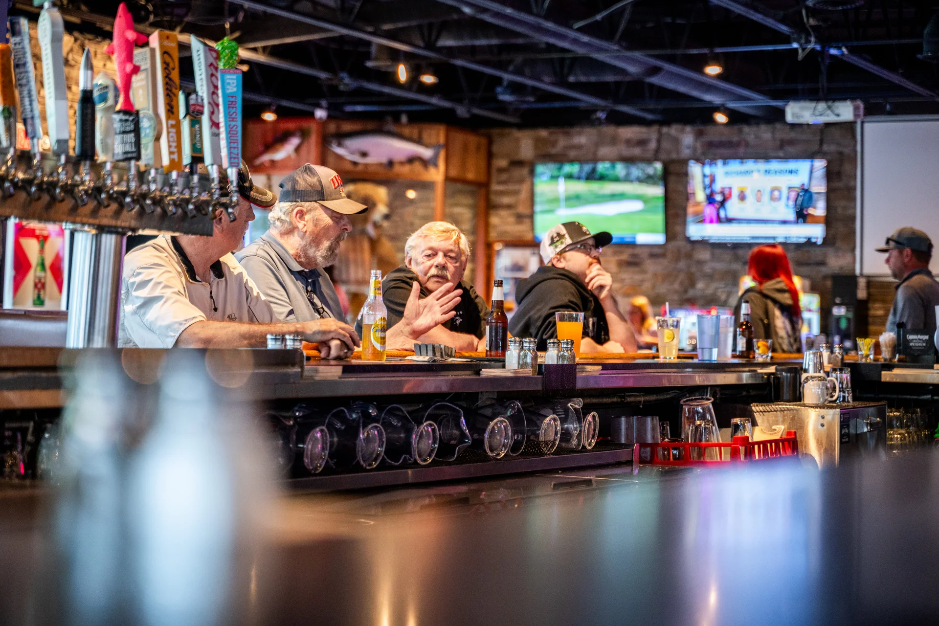 Sak's Sports Bar - Pub Eats & Sports in Vadnais Heights, MN